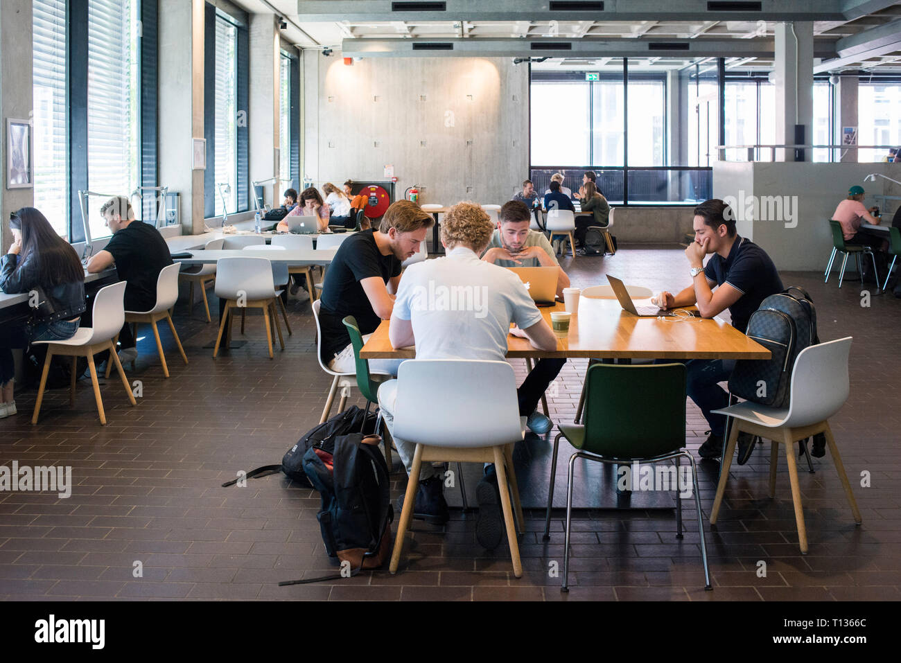 Quiet study areas hi-res stock photography and images - Alamy