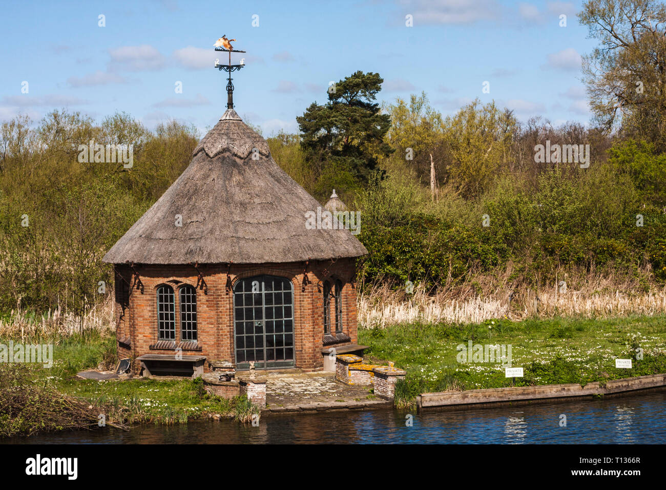 A small thatched building on the Norfolk Broads,England,UK Stock Photo ...