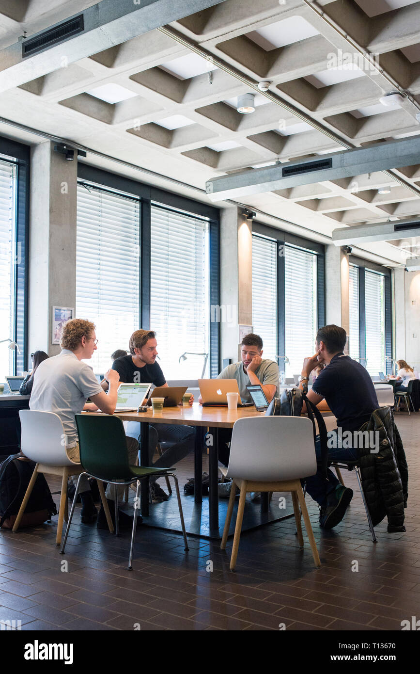 Modern campus hi-res stock photography and images - Alamy