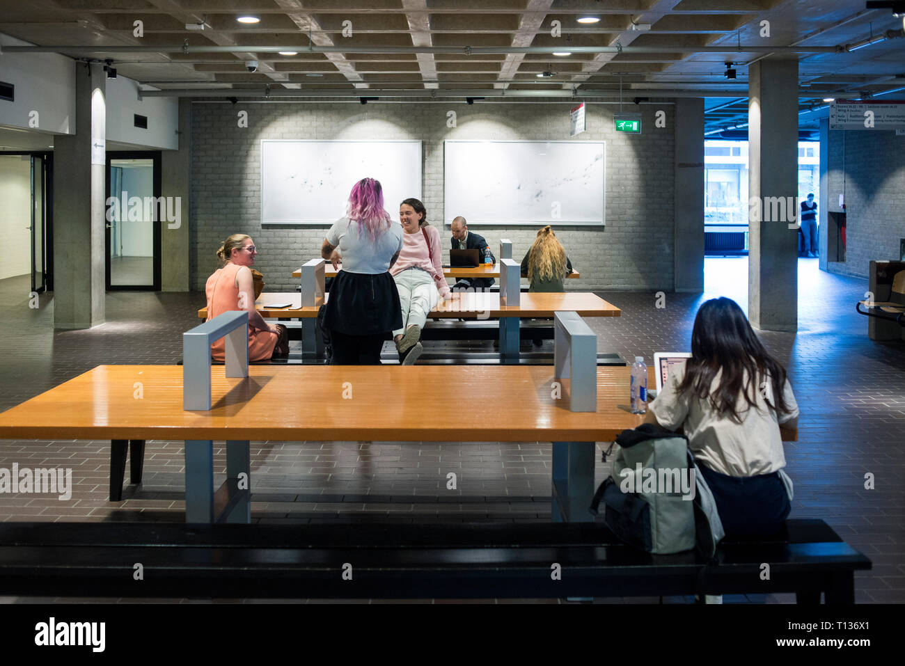 Areas of Amsterdam University's modern campus building Stock Photo - Alamy