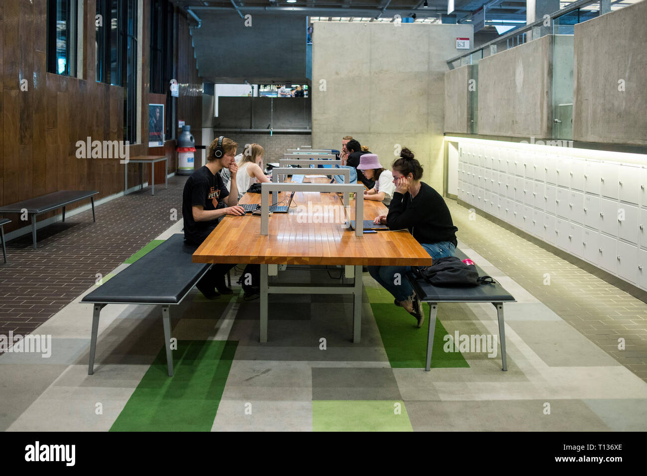 Areas of Amsterdam University's modern campus building Stock Photo - Alamy