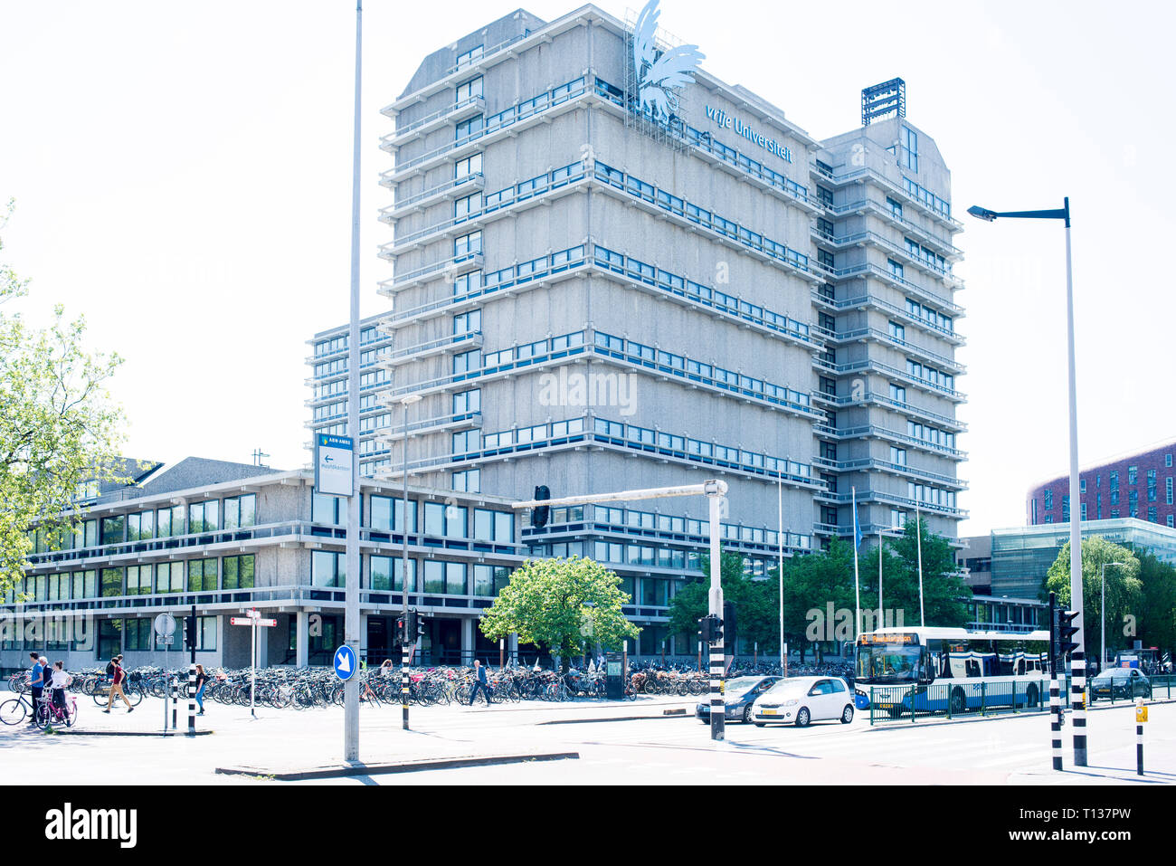 Areas of Amsterdam University's modern campus building Stock Photo - Alamy