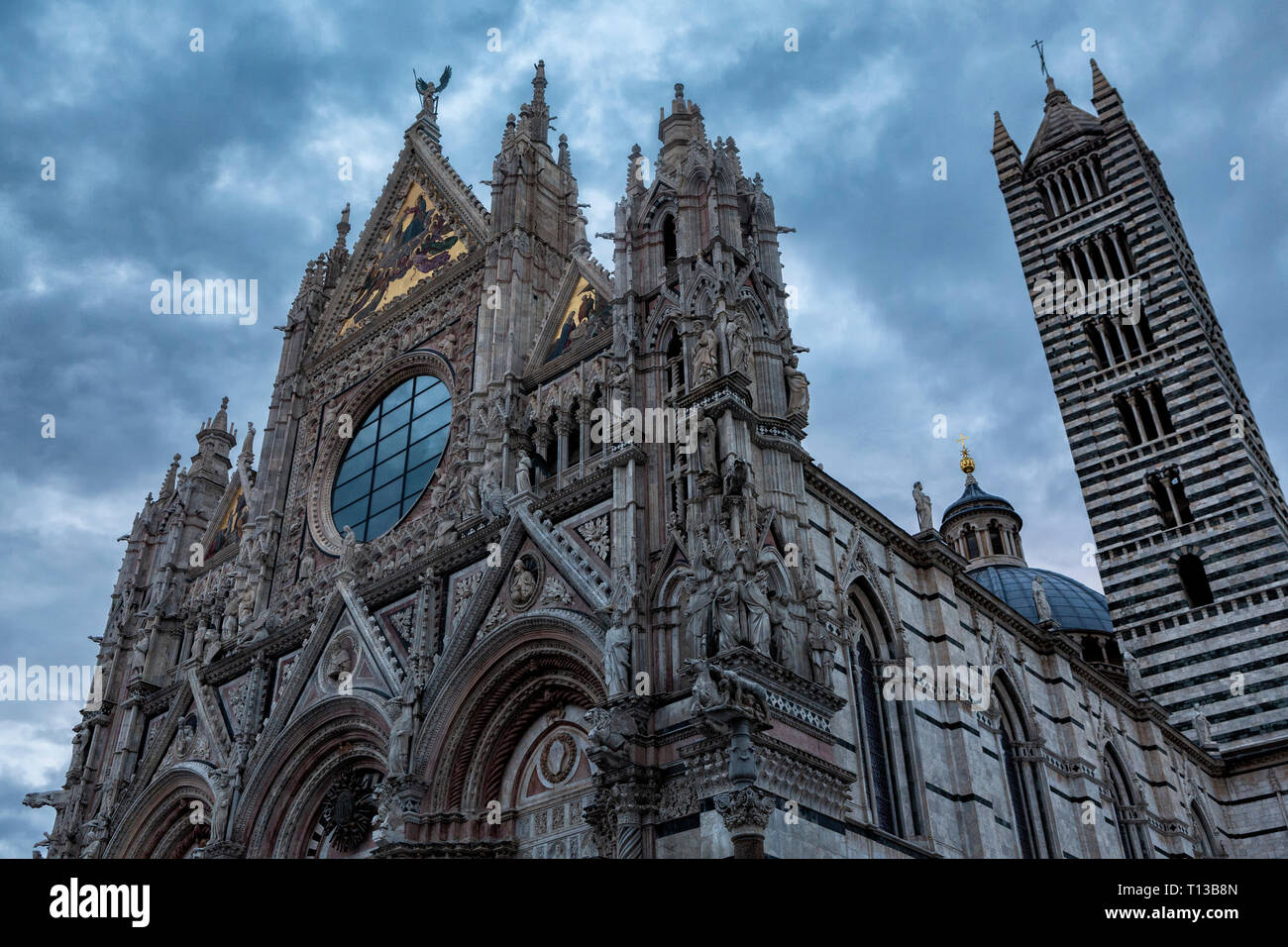 Romanesque gothic hi-res stock photography and images - Alamy