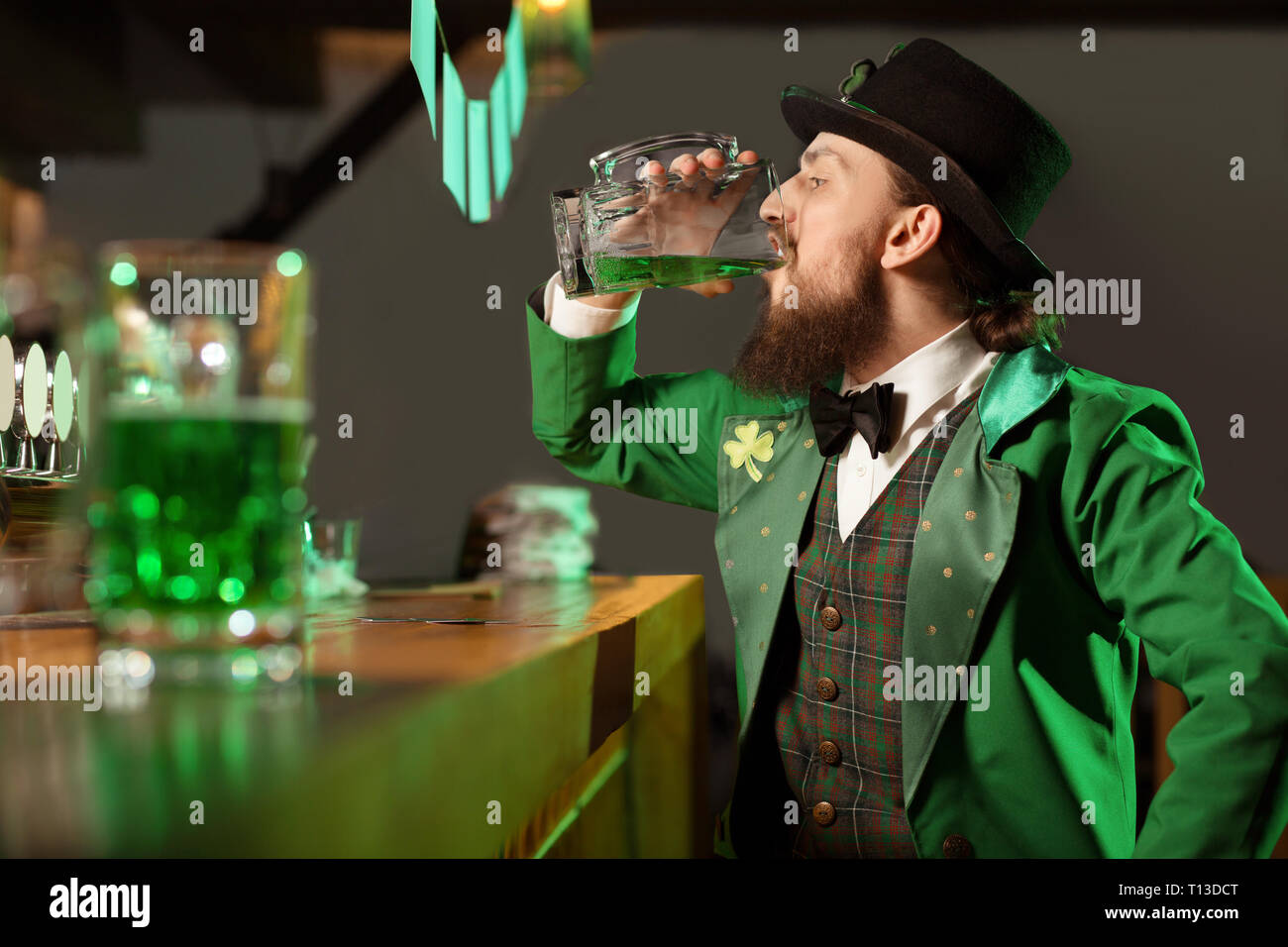 Young irish drinking hi-res stock photography and images - Alamy