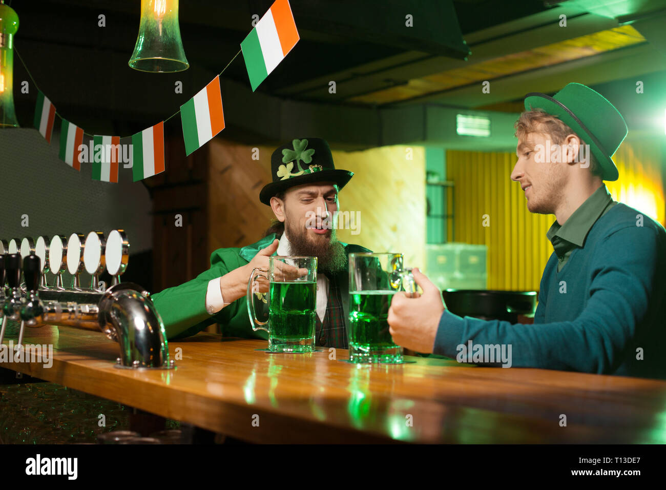 Irish people talking hi-res stock photography and images - Alamy
