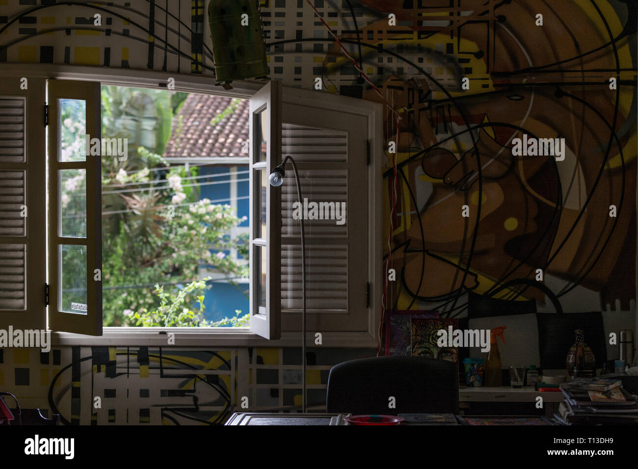 Painting around window hi-res stock photography and images - Alamy