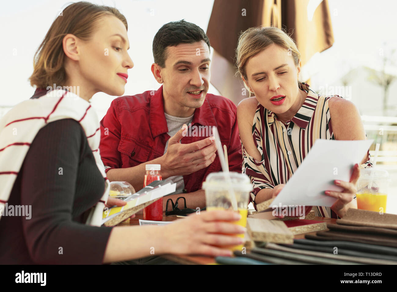 Surprised pair in love wondering how many colors being Stock Photo - Alamy