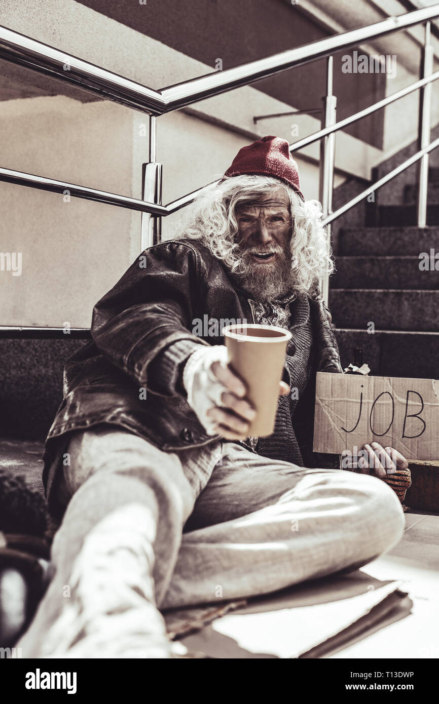 Beg handout hi-res stock photography and images - Alamy