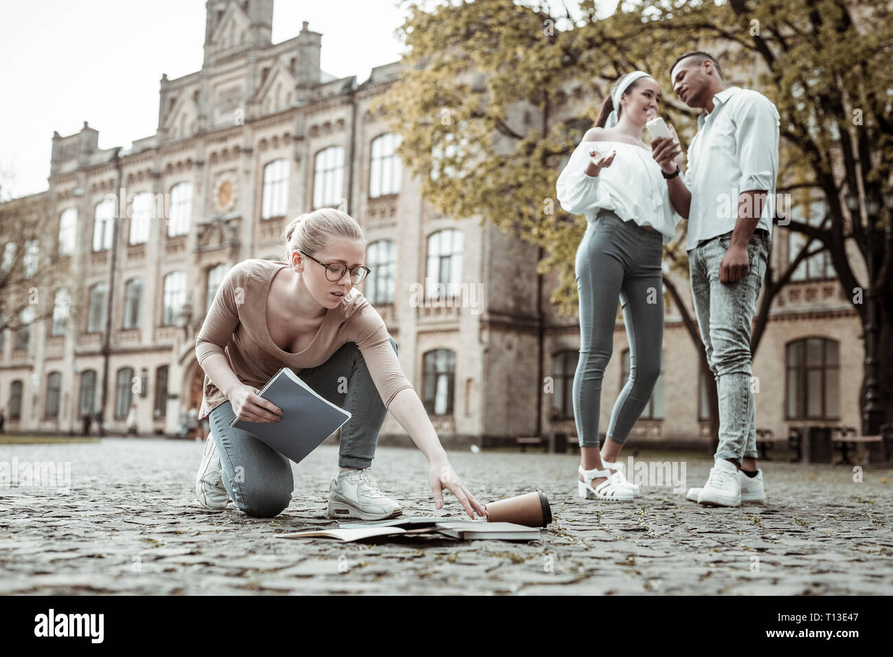 Man taking notes outside hi-res stock photography and images - Alamy
