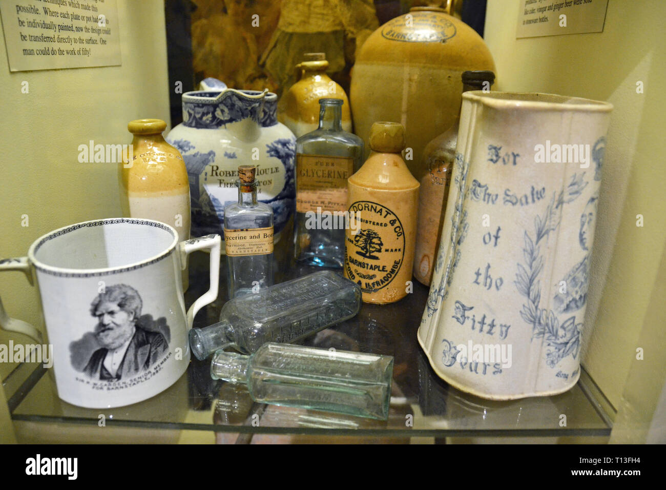 Ceramics pottery made in england hi-res stock photography and images ...