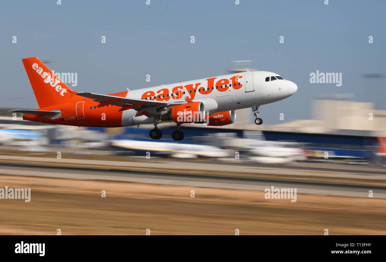 Accelerating takeoff hi-res stock photography and images - Alamy