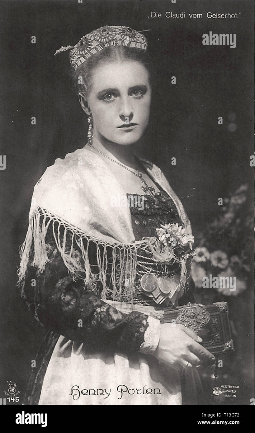 Promotional photography of Henny Porten in Die Claudi Vom Geiserhof - Silent movie era Stock ...