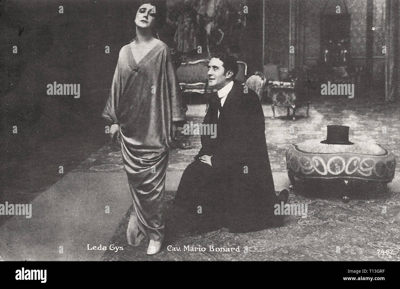 Promotional photography of Leda Gys and Mario Bonard in La Pantomima ...