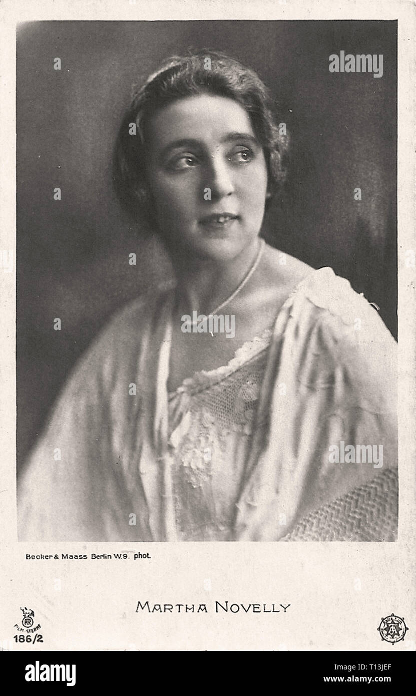 Promotional photography of Martha Novelly - Silent movie era Stock ...