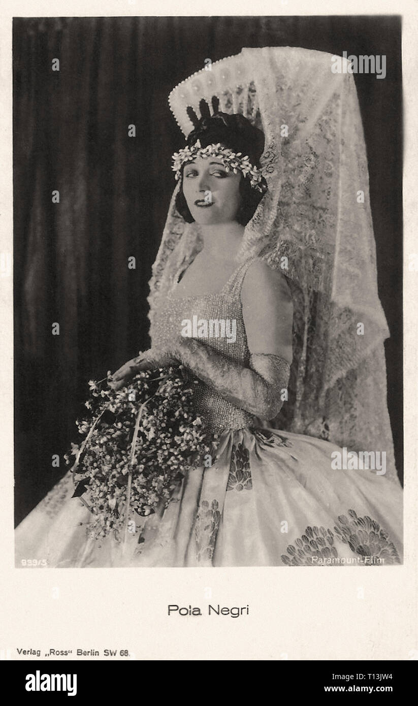 Promotional photography of Pola Negri in the Cheat (1923) - Silent ...
