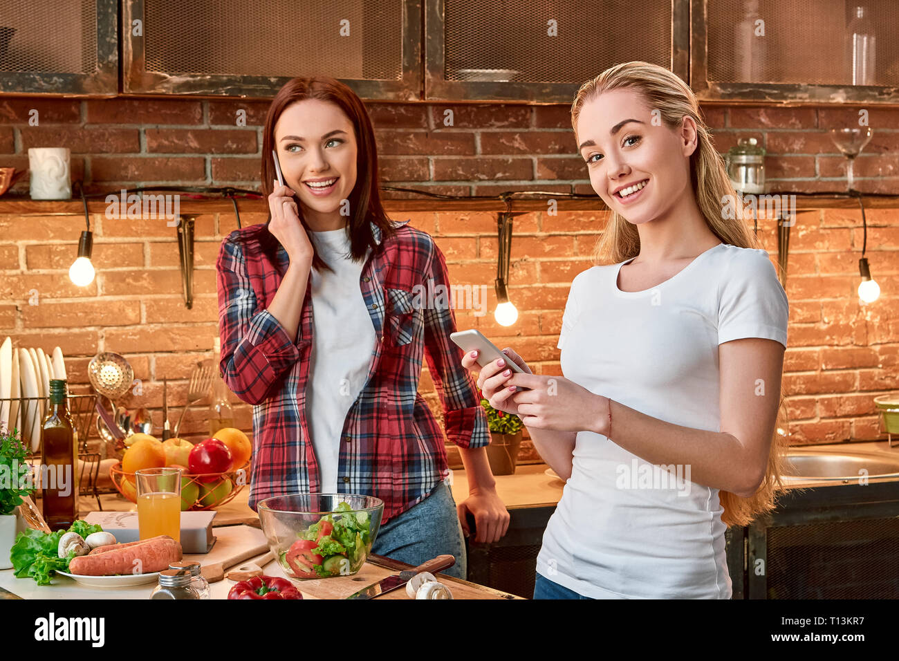 Cook washing hi-res stock photography and images - Alamy