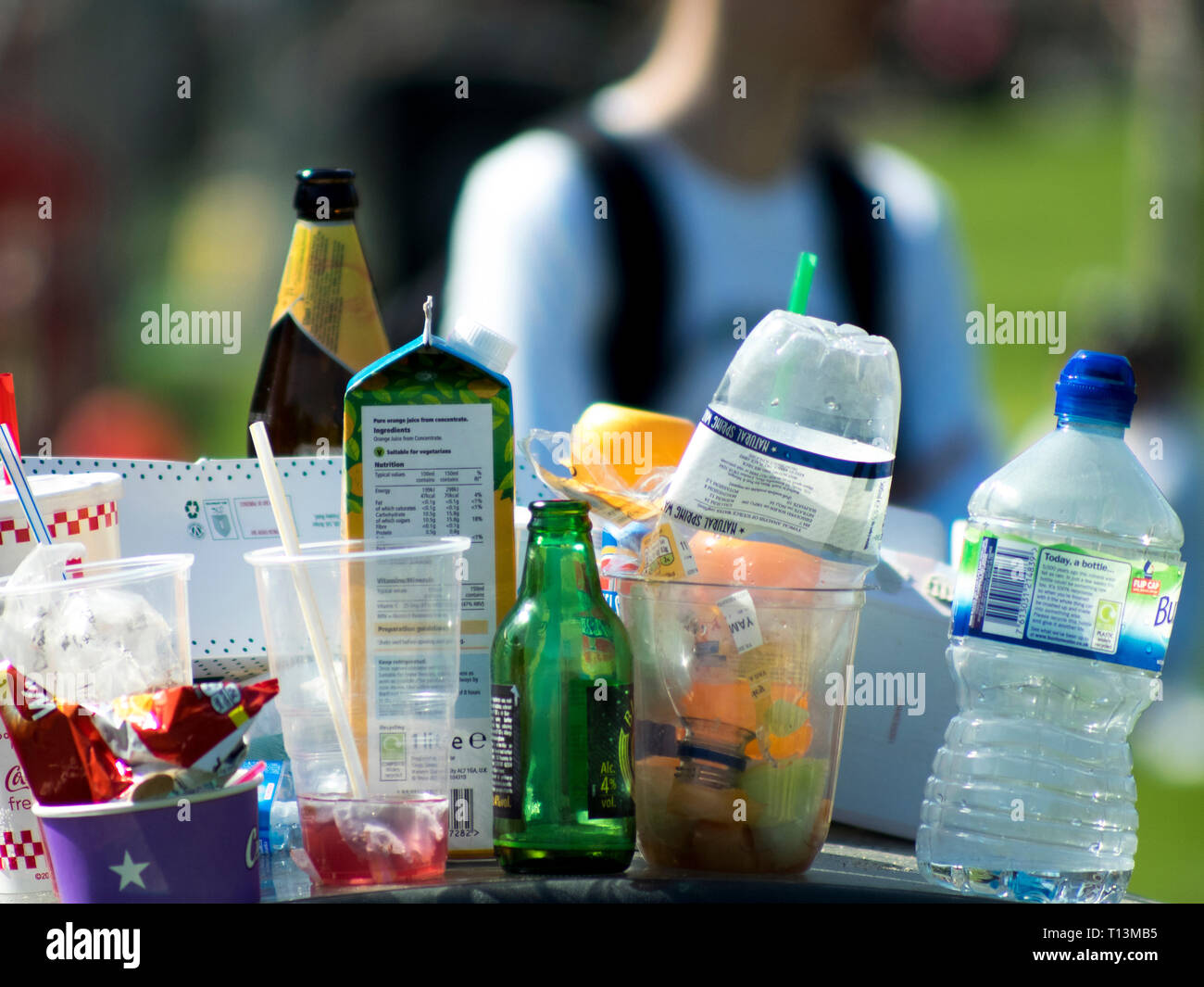 Bin full of rubbish hi-res stock photography and images - Alamy