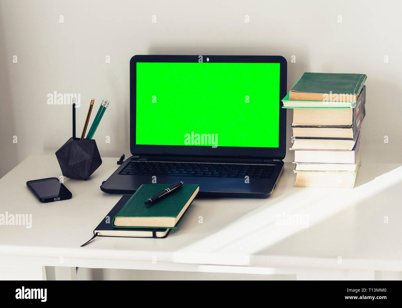 Green screen studio table hi-res stock photography and images - Alamy