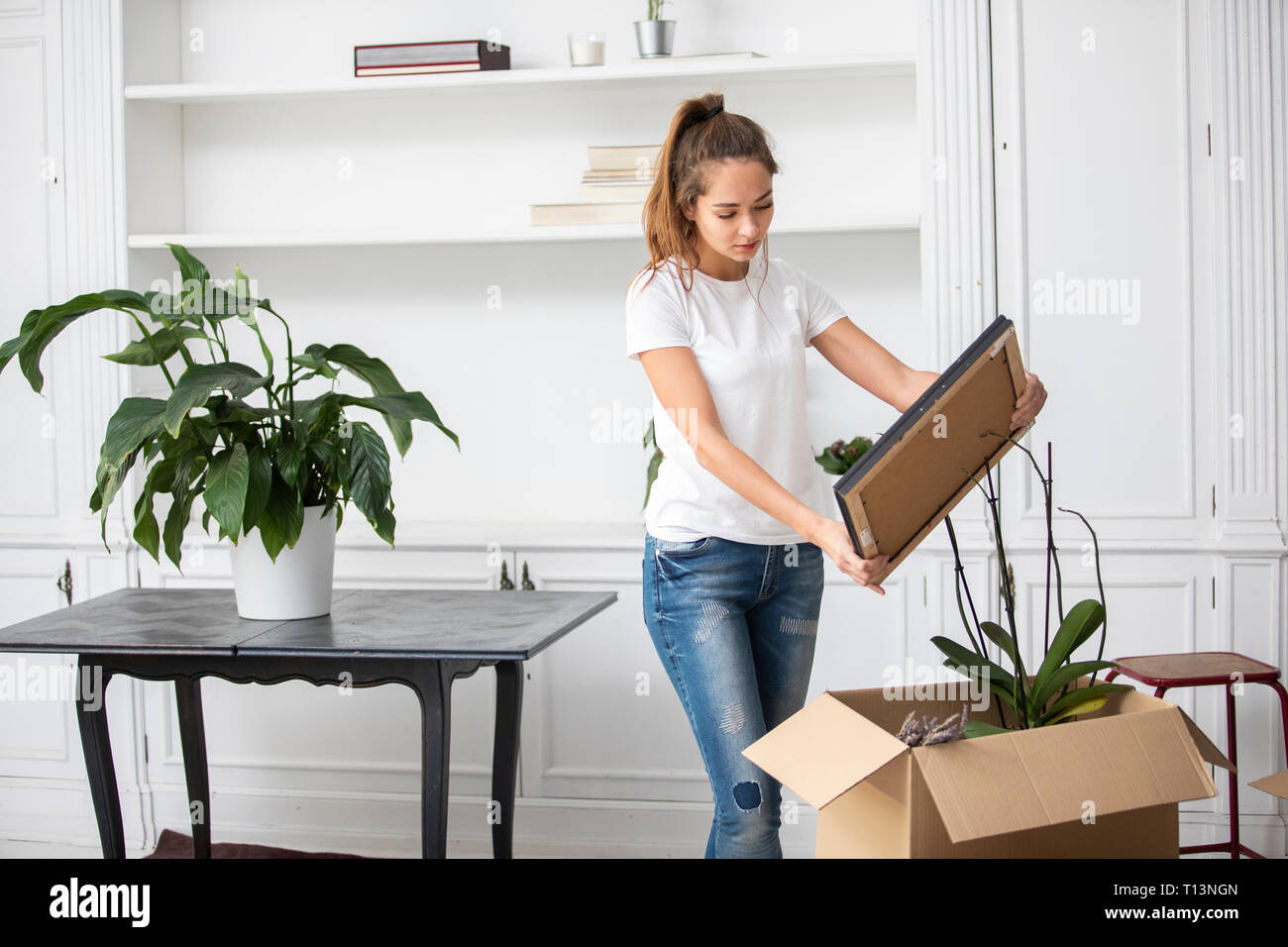 Woman packing cardboard boxes Stock Photo - Alamy