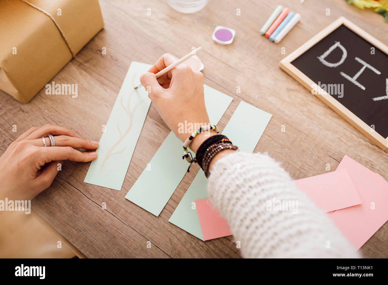 Doing crafts hi-res stock photography and images - Alamy