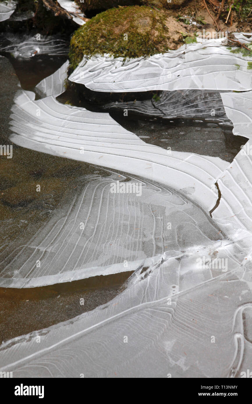 Close up cracked ice structures hi-res stock photography and images - Alamy