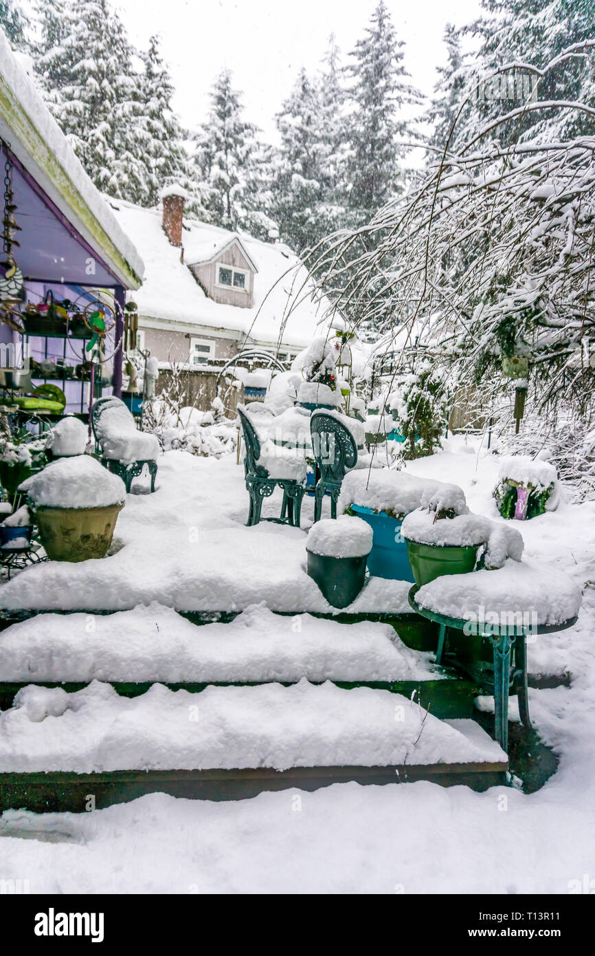 Back porch hi-res stock photography and images - Alamy