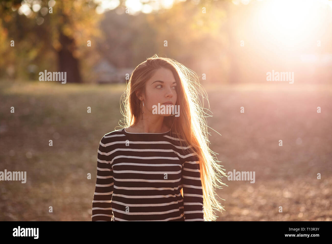 Young woman portrait in sunset hi-res stock photography and images - Alamy