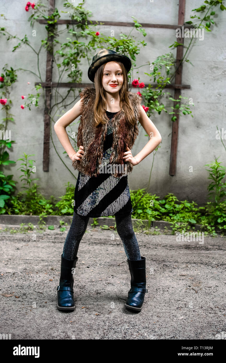 Fashionable girl hi-res stock photography and images - Alamy