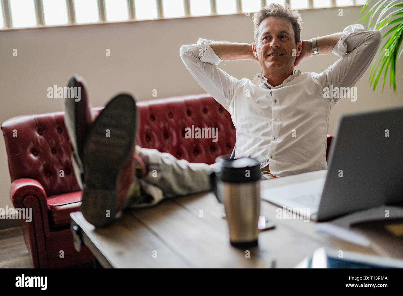 Feet desk hi-res stock photography and images - Alamy