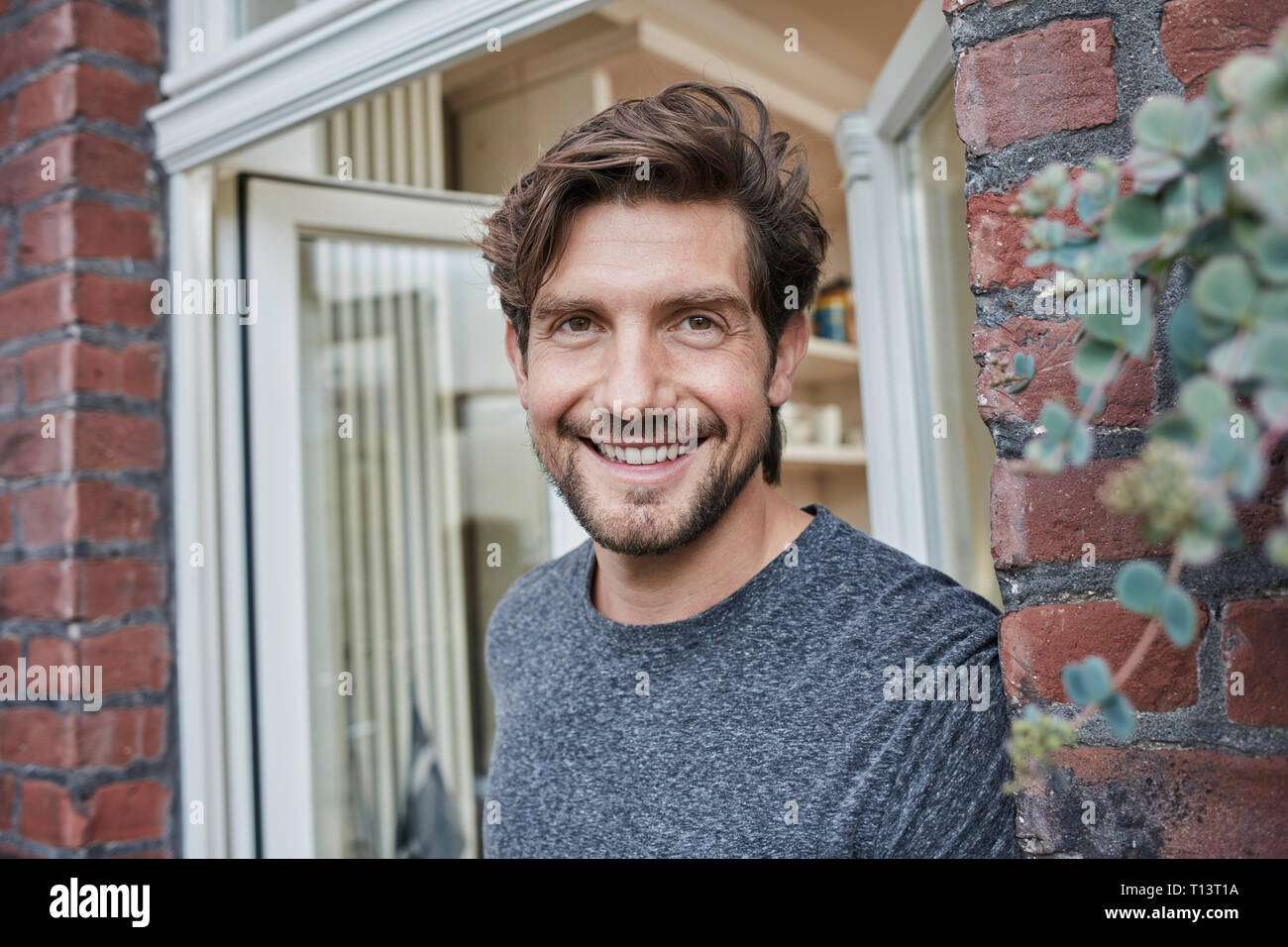 Man house hi-res stock photography and images - Alamy