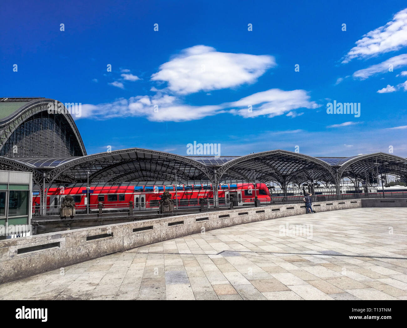 Cologne cathedral and cologne central station hi-res stock photography ...