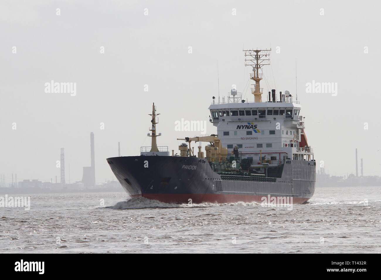 Boats on the river Mersey Stock Photo - Alamy