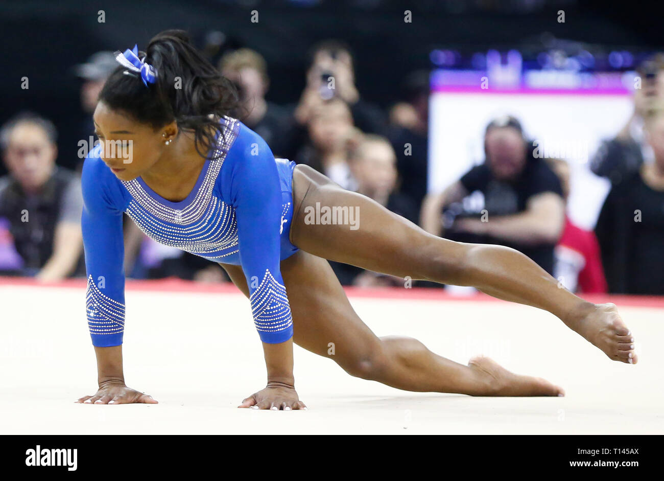 Simone biles floor hi-res stock photography and images - Alamy