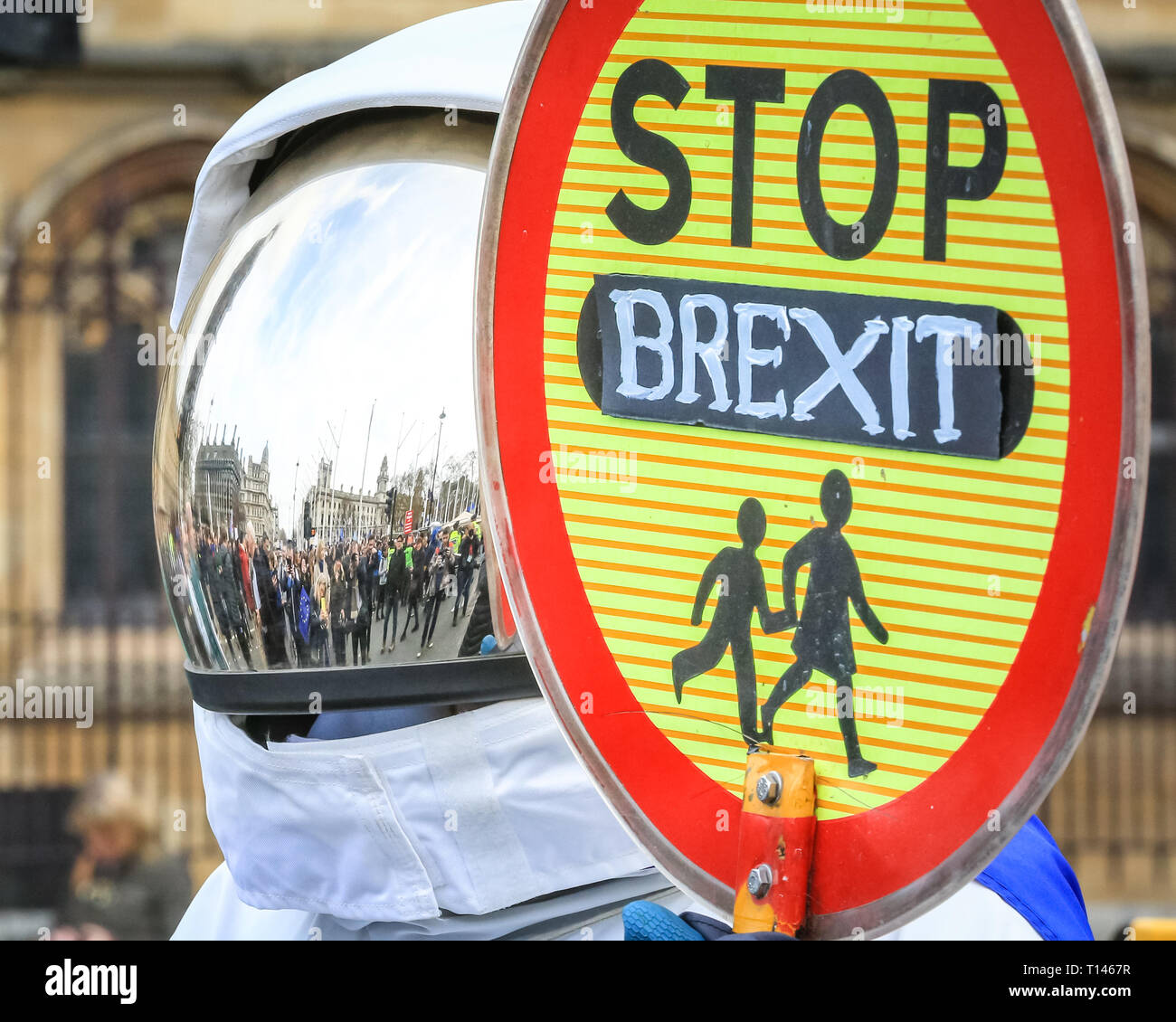 Lollipop man and stop sign hi-res stock photography and images - Alamy