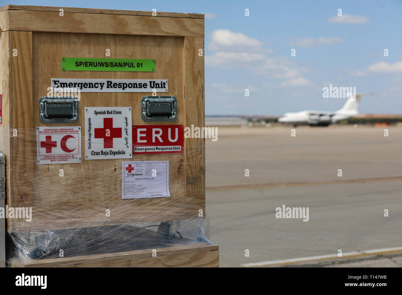 Humanitarian aid plane hi-res stock photography and images - Alamy