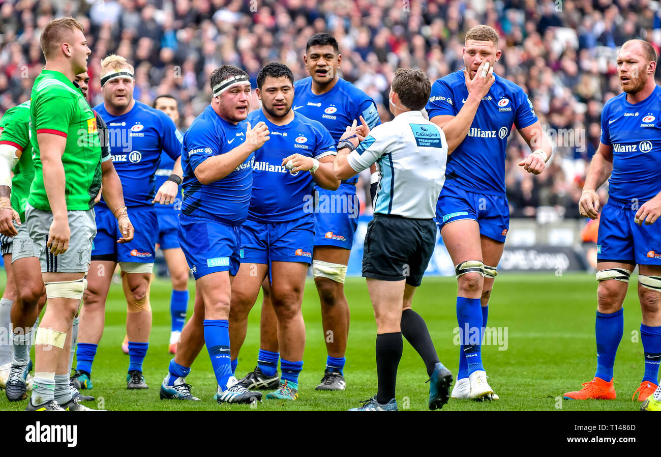 London, UK. 23rd March, 2019.Saracens Brad Barritt making his point to ...