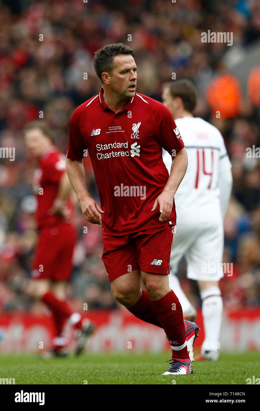 Football action michael owen hi-res stock photography and images - Alamy