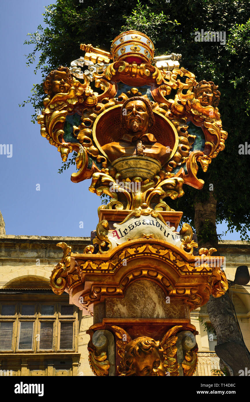 Saint figure hi-res stock photography and images - Alamy