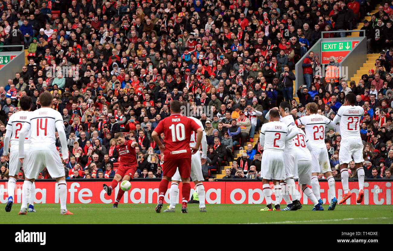 Liverpools steven gerrard shoots direct hi-res stock photography and ...