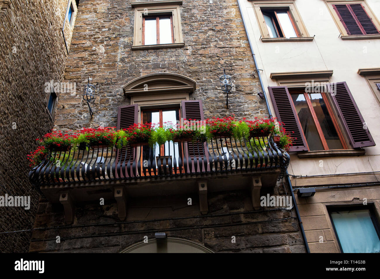 Balcony flowers in tuscany hi-res stock photography and images - Alamy