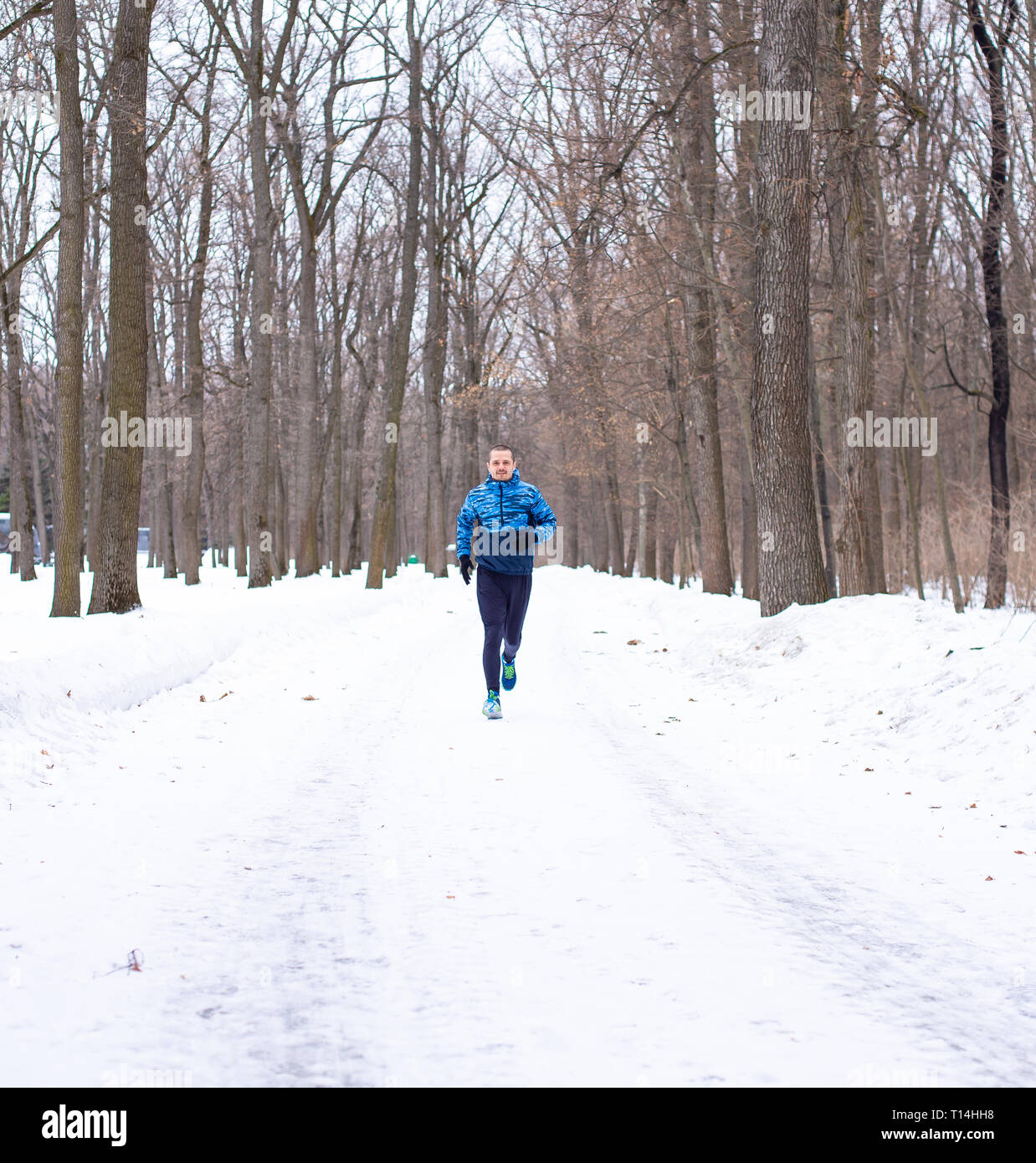 Running man runner training hi-res stock photography and images - Alamy