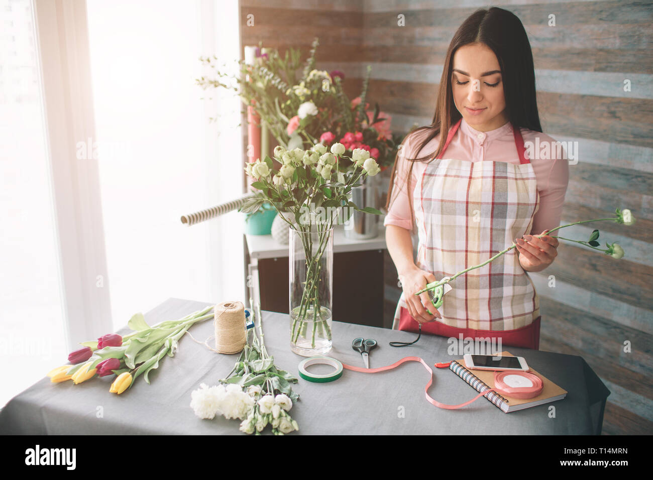 Work florist hi-res stock photography and images - Alamy