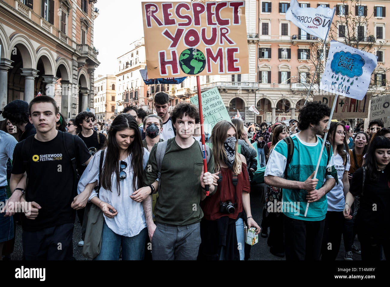 Rome, Italy. 23rd Mar, 2019. Thousands of people held a demonstration ...