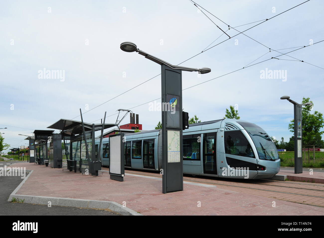Valenciennes, moderne Straßenbahn, Famars, Station Université ...