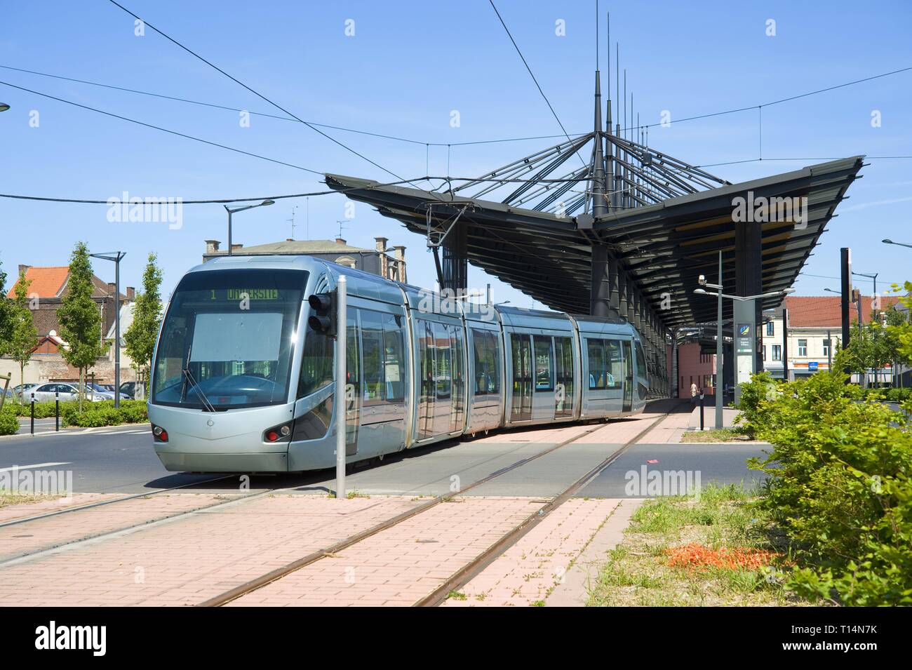 Valenciennes, Denain, Station Espace Villars, moderne Straßenbahn ...