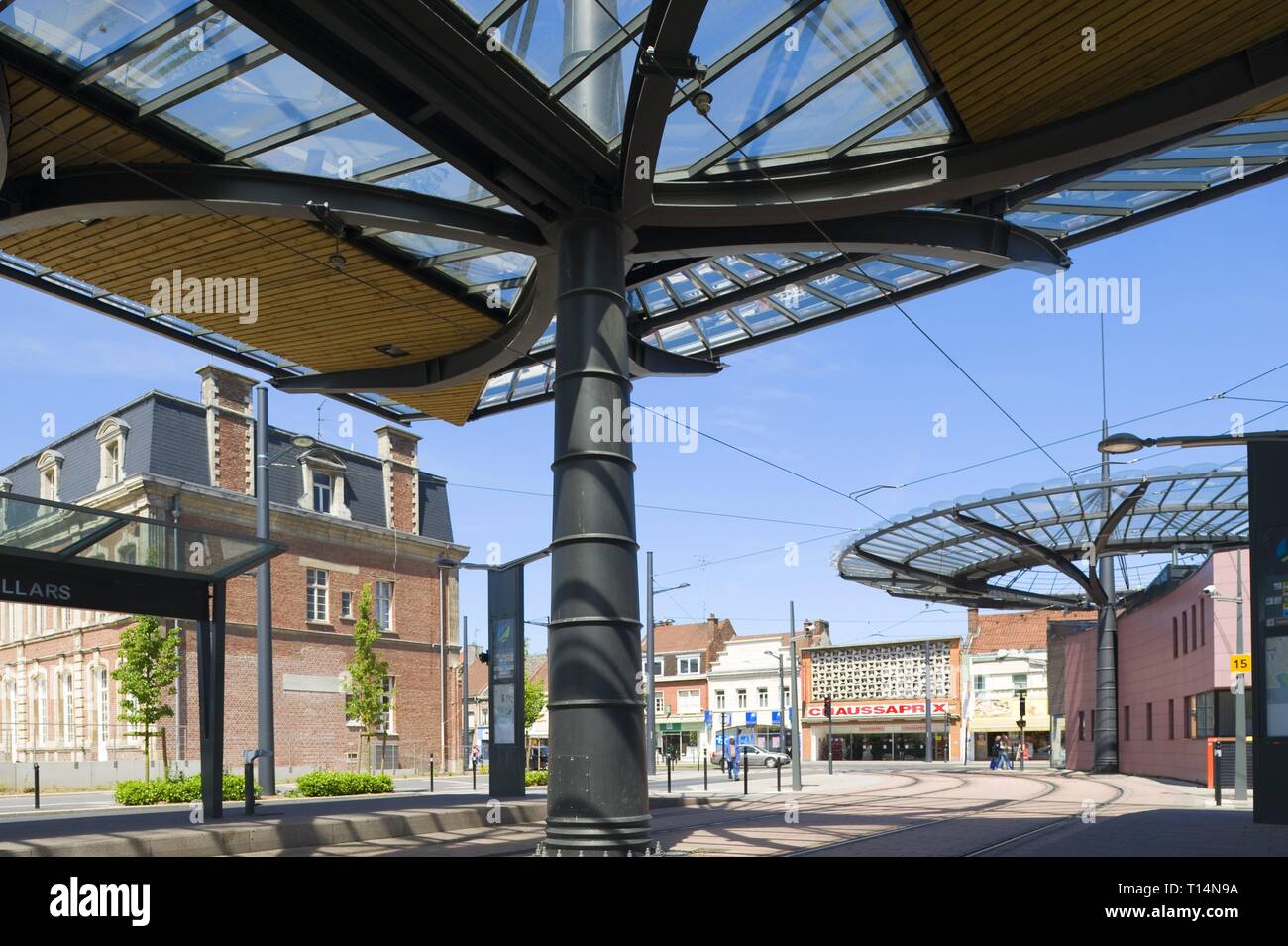Valenciennes, Denain, Station Espace Villars, moderne Straßenbahn ...
