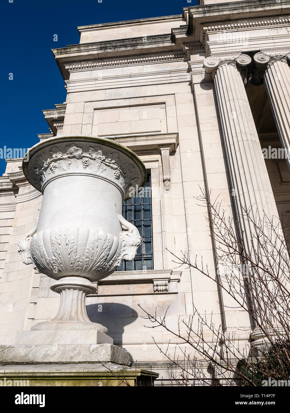 Lady Lever Art Gallery at the model village of Port Sunlight near ...