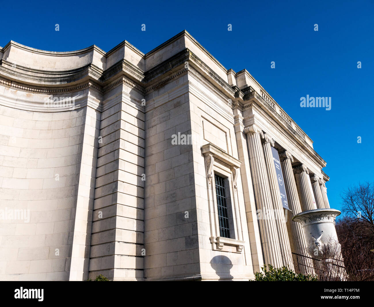 Lady Lever Art Gallery at the model village of Port Sunlight near ...