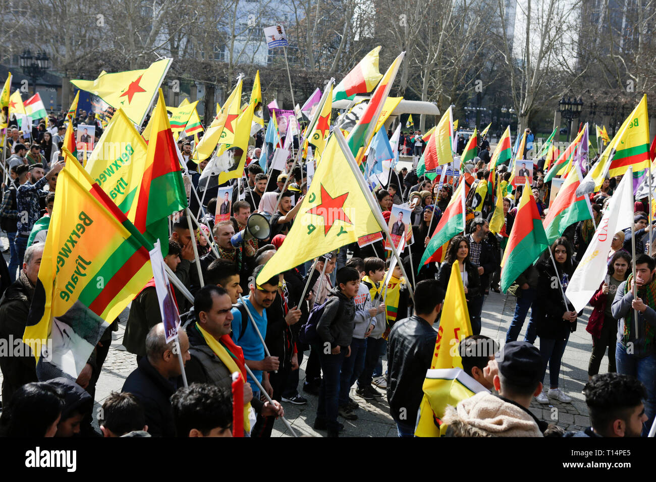 Free kurdistan flag hi-res stock photography and images - Alamy