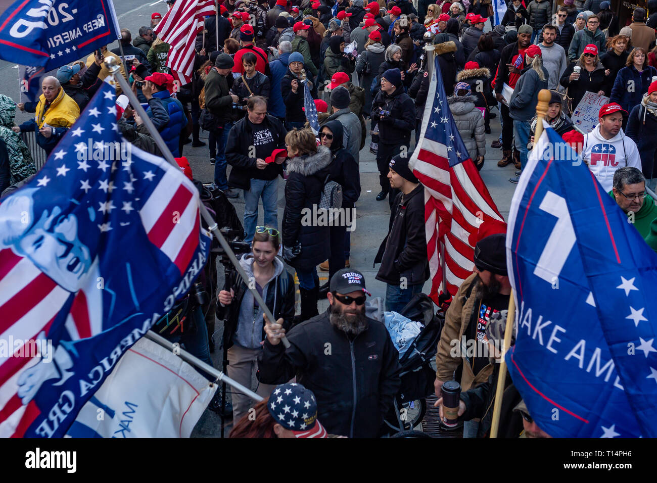 Trump supporters rally build the wall hi-res stock photography and ...
